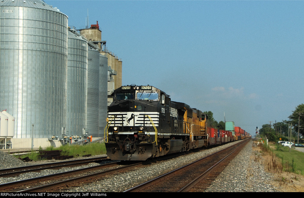 NS 9705 on the CSX